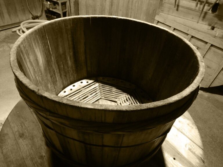 Sake Brewing and Steamed Rice｜Why It’s Essential - Craft Sake world.jp